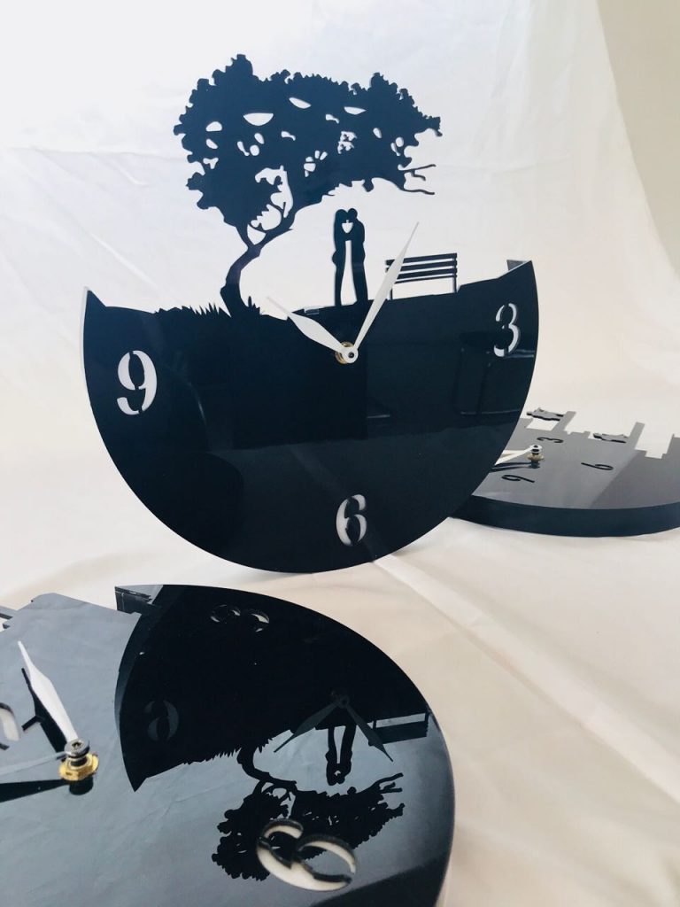 Jam Dinding Akrilik Custom – Spectra